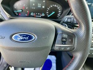 Black Ford Focus 2023 in Vilnius, with an engine capacity of 1.00 L and mileage of 98 thousand km for 13900 €, photo 19 on AUTOMOTO.COM.LV