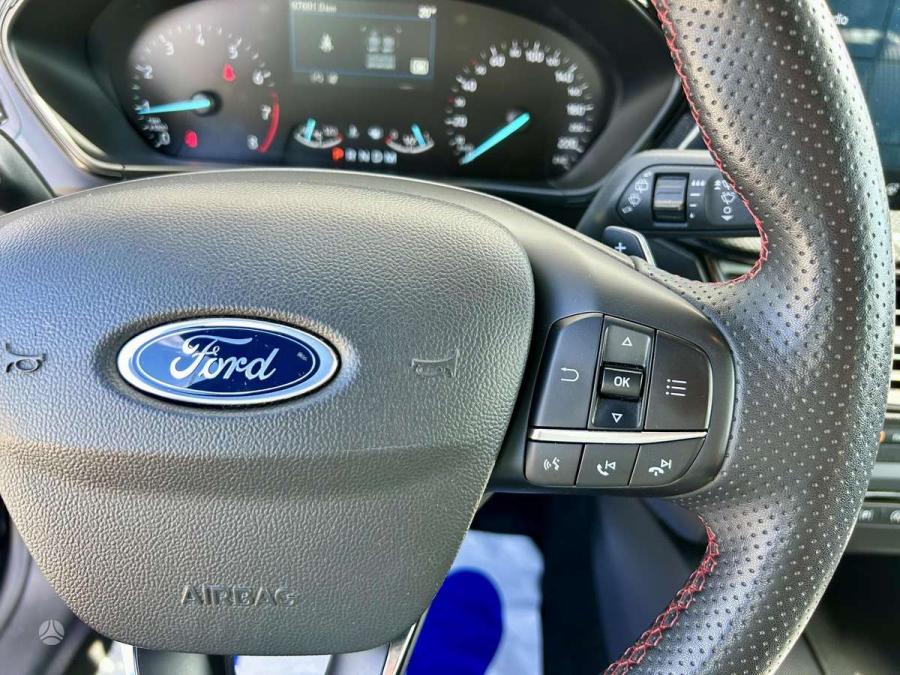 Black Ford Focus 2023 in Vilnius, with an engine capacity of 1.00 L and mileage of 98 thousand km for 13900 €, photo 19 on AUTOMOTO.COM.LV
