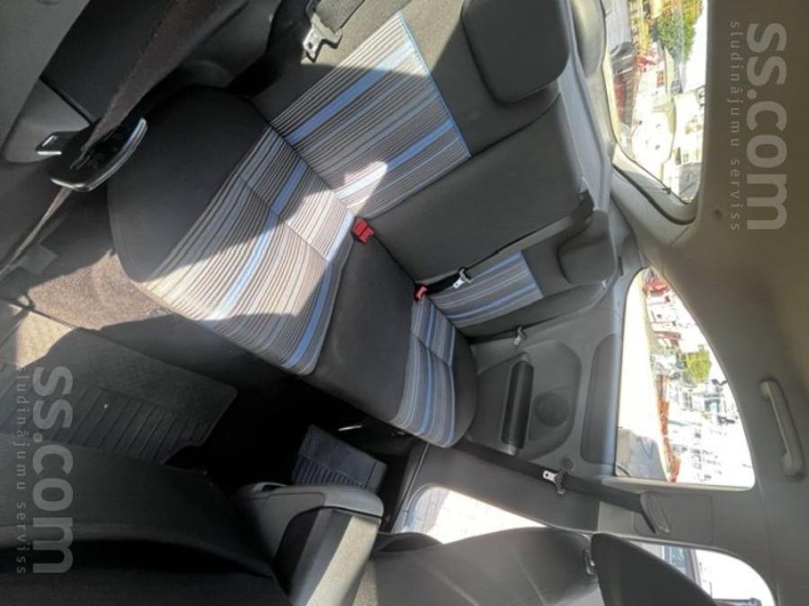 Zils Ford Focus 2008 Liepāja, ar dzinēja tilpumu 2.00 L un nobraukumu 286 tūkst. km par 1000 €, foto 5 vietnē AUTOMOTO.COM.LV