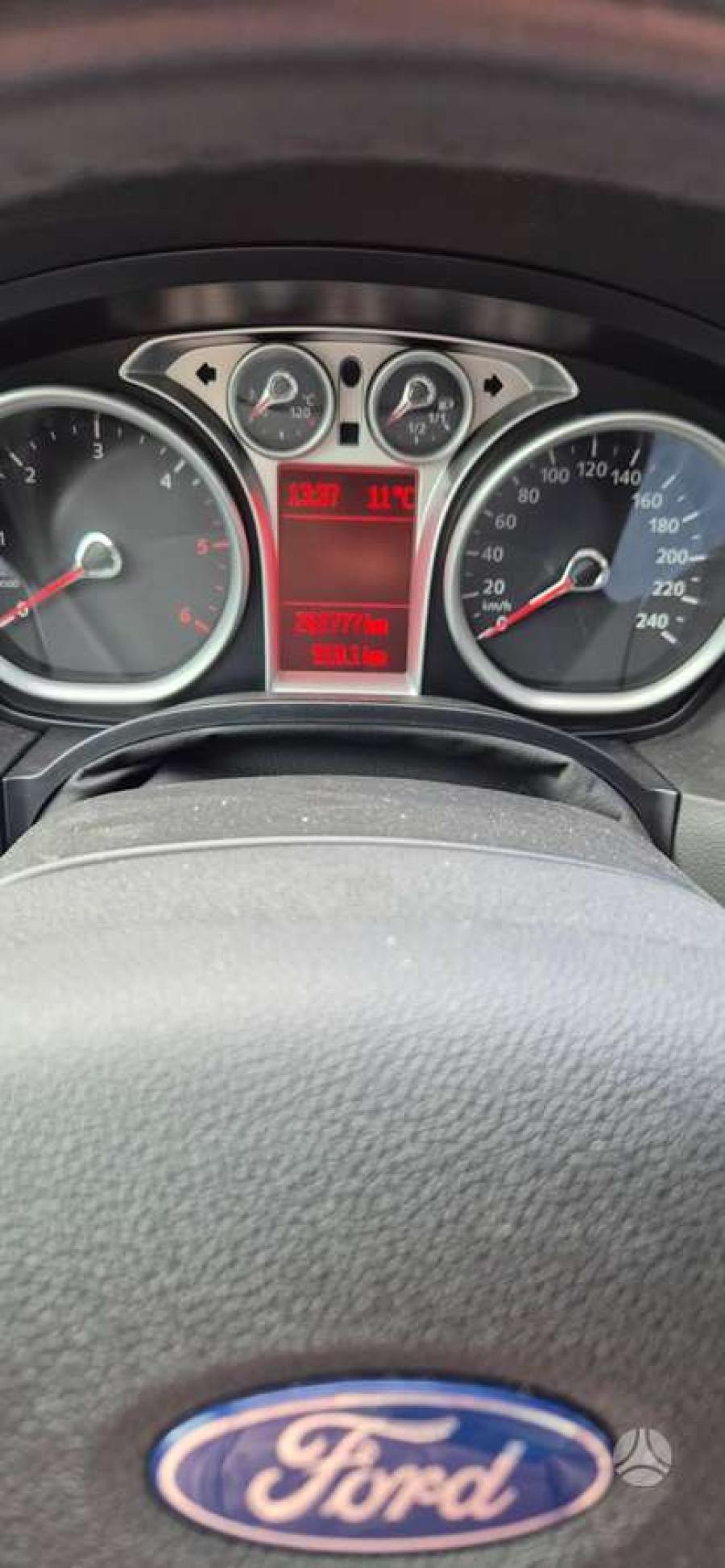 Zils Ford Focus 2009 Trakai, ar dzinēja tilpumu 2.00 L un nobraukumu 263 tūkst. km par 1960 €, foto 9 vietnē AUTOMOTO.COM.LV