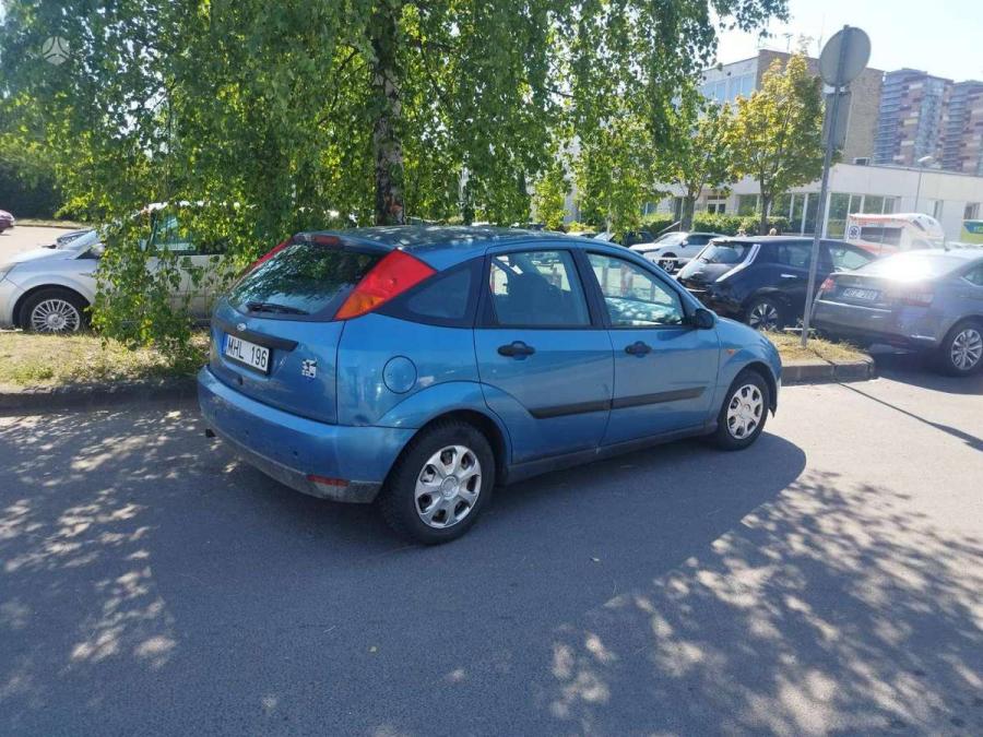 Blue Ford Focus 2000 in Vilnius, with an engine capacity of 1.60 L and mileage of 128 thousand km for 440 €, photo 5 on AUTOMOTO.COM.LV