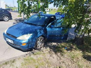 Blue Ford Focus 2000 in Vilnius, with an engine capacity of 1.60 L and mileage of 128 thousand km for 440 €, photo 8 on AUTOMOTO.COM.LV