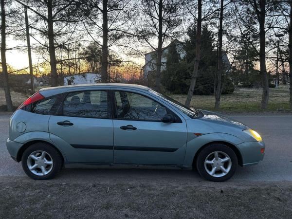 Blue Ford Focus 1999 in Panevezys, with an engine capacity of 1.80 L and mileage of 310 thousand km for 650 €, photo 6 on AUTOMOTO.COM.LV