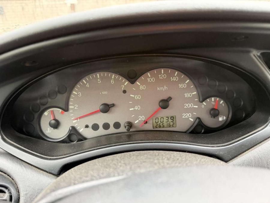 Blue Ford Focus 2000 in Kaunas, with an engine capacity of 1.80 L and mileage of 245 thousand km for 359 €, photo 8 on AUTOMOTO.COM.LV