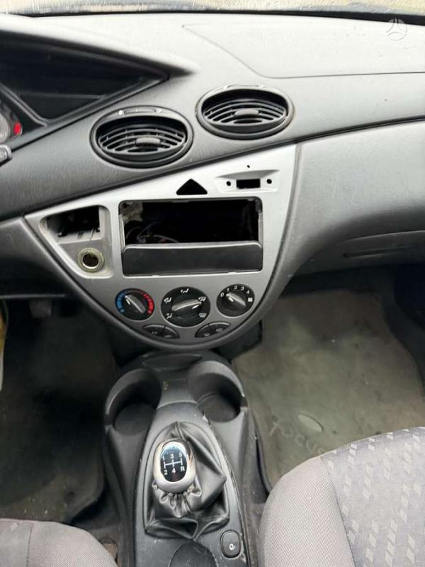 Blue Ford Focus 2000 in Kaunas, with an engine capacity of 1.80 L and mileage of 245 thousand km for 359 €, photo 9 on AUTOMOTO.COM.LV