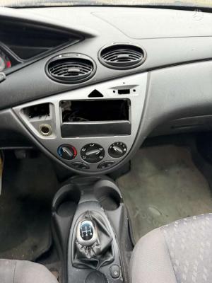 Blue Ford Focus 2000 in Kaunas, with an engine capacity of 1.80 L and mileage of 245 thousand km for 359 €, photo 9 on AUTOMOTO.COM.LV