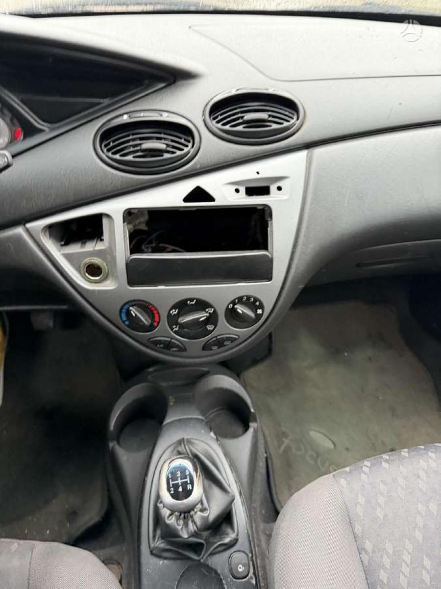 Blue Ford Focus 2000 in Kaunas, with an engine capacity of 1.80 L and mileage of 245 thousand km for 359 €, photo 9 on AUTOMOTO.COM.LV