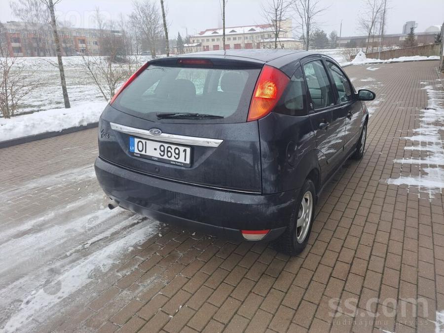 Blue Ford Focus 2001 in Jekabpils, with an engine capacity of 1.60 L and mileage of 214 thousand km for 1100 €, photo 4 on AUTOMOTO.COM.LV