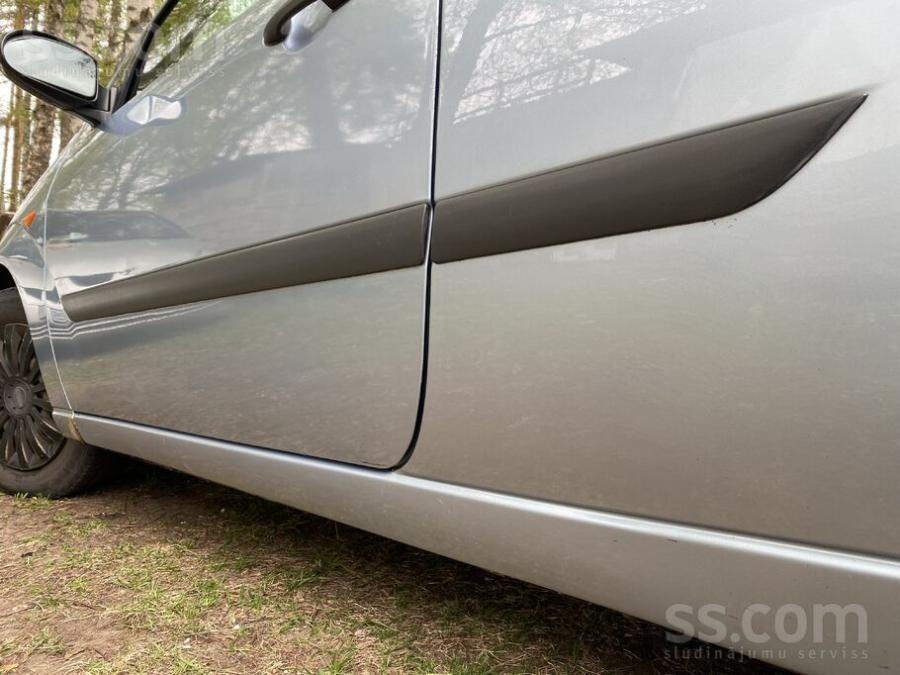 Zils Ford Focus 2004 Rīga, ar dzinēja tilpumu 1.40 L un nobraukumu 204 tūkst. km par 990 €, foto 10 vietnē AUTOMOTO.COM.LV