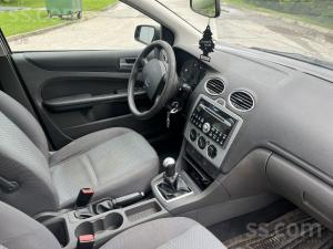 Zils Ford Focus 2004 Jelgava, ar dzinēja tilpumu 1.60 L un nobraukumu 341 tūkst. km par 1570 €, foto 9 vietnē AUTOMOTO.COM.LV