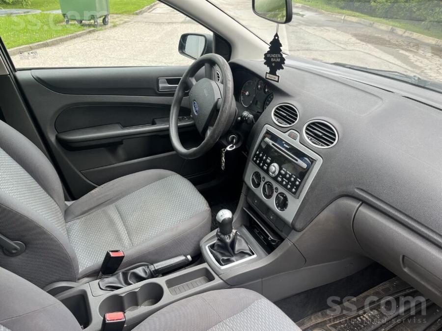 Zils Ford Focus 2004 Jelgava, ar dzinēja tilpumu 1.60 L un nobraukumu 341 tūkst. km par 1570 €, foto 9 vietnē AUTOMOTO.COM.LV