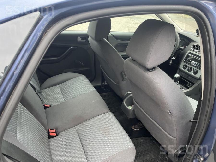 Zils Ford Focus 2004 Jelgava, ar dzinēja tilpumu 1.60 L un nobraukumu 341 tūkst. km par 1570 €, foto 10 vietnē AUTOMOTO.COM.LV