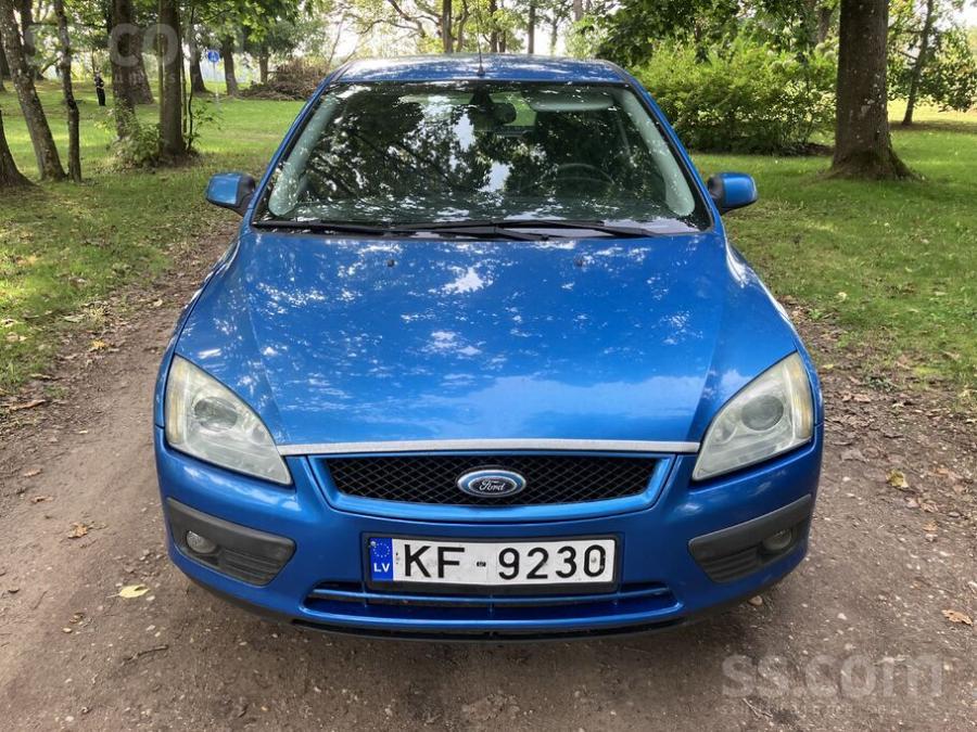 Blue Ford Focus 2004 in Jelgava, with an engine capacity of 2.00 L and mileage of 268 thousand km for 1390 €, photo 3 on AUTOMOTO.COM.LV