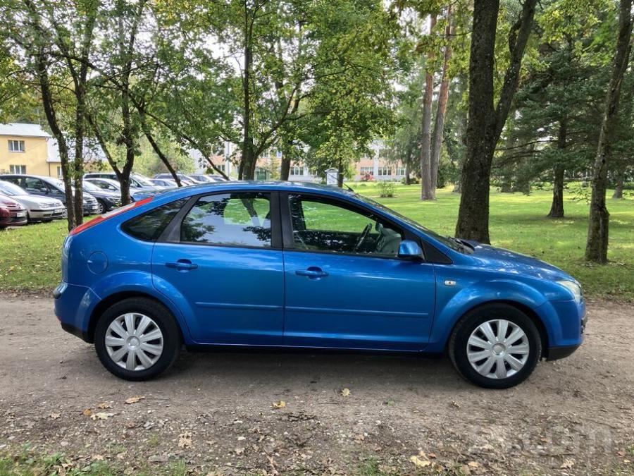 Blue Ford Focus 2004 in Jelgava, with an engine capacity of 2.00 L and mileage of 268 thousand km for 1390 €, photo 7 on AUTOMOTO.COM.LV