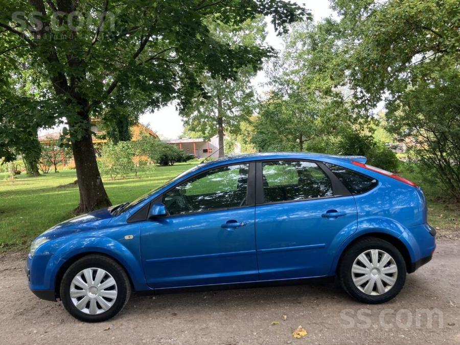 Blue Ford Focus 2004 in Jelgava, with an engine capacity of 2.00 L and mileage of 268 thousand km for 1390 €, photo 8 on AUTOMOTO.COM.LV