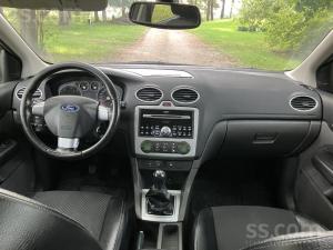 Blue Ford Focus 2004 in Jelgava, with an engine capacity of 2.00 L and mileage of 268 thousand km for 1390 €, photo 12 on AUTOMOTO.COM.LV