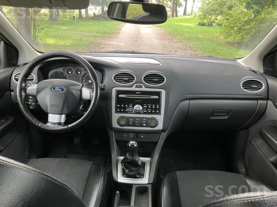 Blue Ford Focus 2004 in Jelgava, with an engine capacity of 2.00 L and mileage of 268 thousand km for 1390 €, photo 12 on AUTOMOTO.COM.LV
