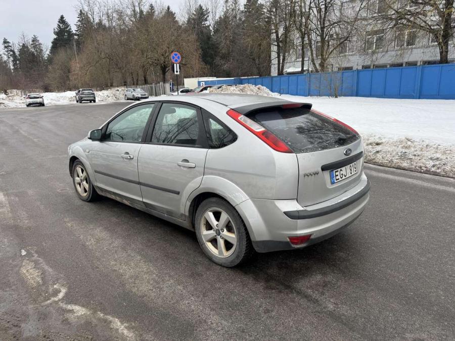 Blue Ford Focus 2005 in Vilnius, with an engine capacity of 2.00 L and mileage of 394 thousand km for 530 €, photo 1 on AUTOMOTO.COM.LV
