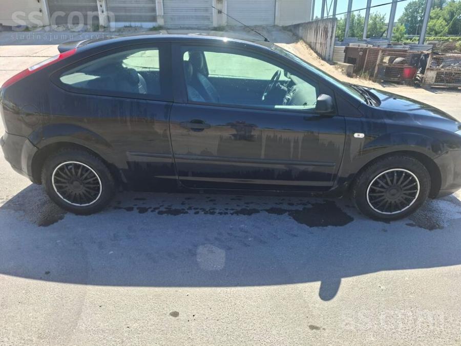 Blue Ford Focus 2005 in Riga, with an engine capacity of 1.60 L and mileage of 210 thousand km for 1300 €, photo 5 on AUTOMOTO.COM.LV