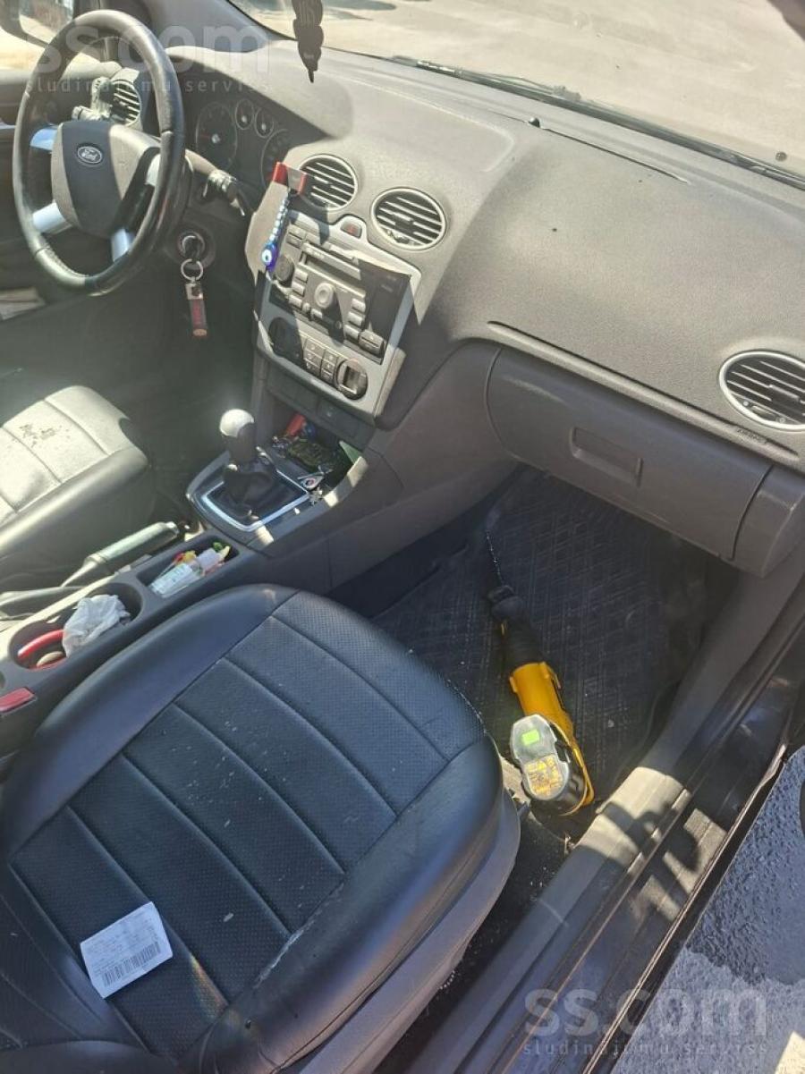 Blue Ford Focus 2005 in Riga, with an engine capacity of 1.60 L and mileage of 210 thousand km for 1300 €, photo 9 on AUTOMOTO.COM.LV