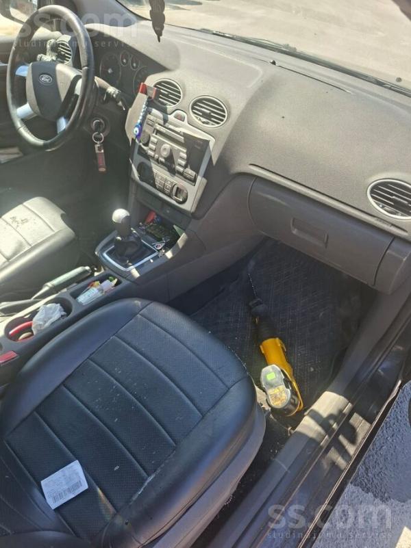 Zils Ford Focus 2005 Rīga, ar dzinēja tilpumu 1.60 L un nobraukumu 210 tūkst. km par 1100 €, foto 8 vietnē AUTOMOTO.COM.LV