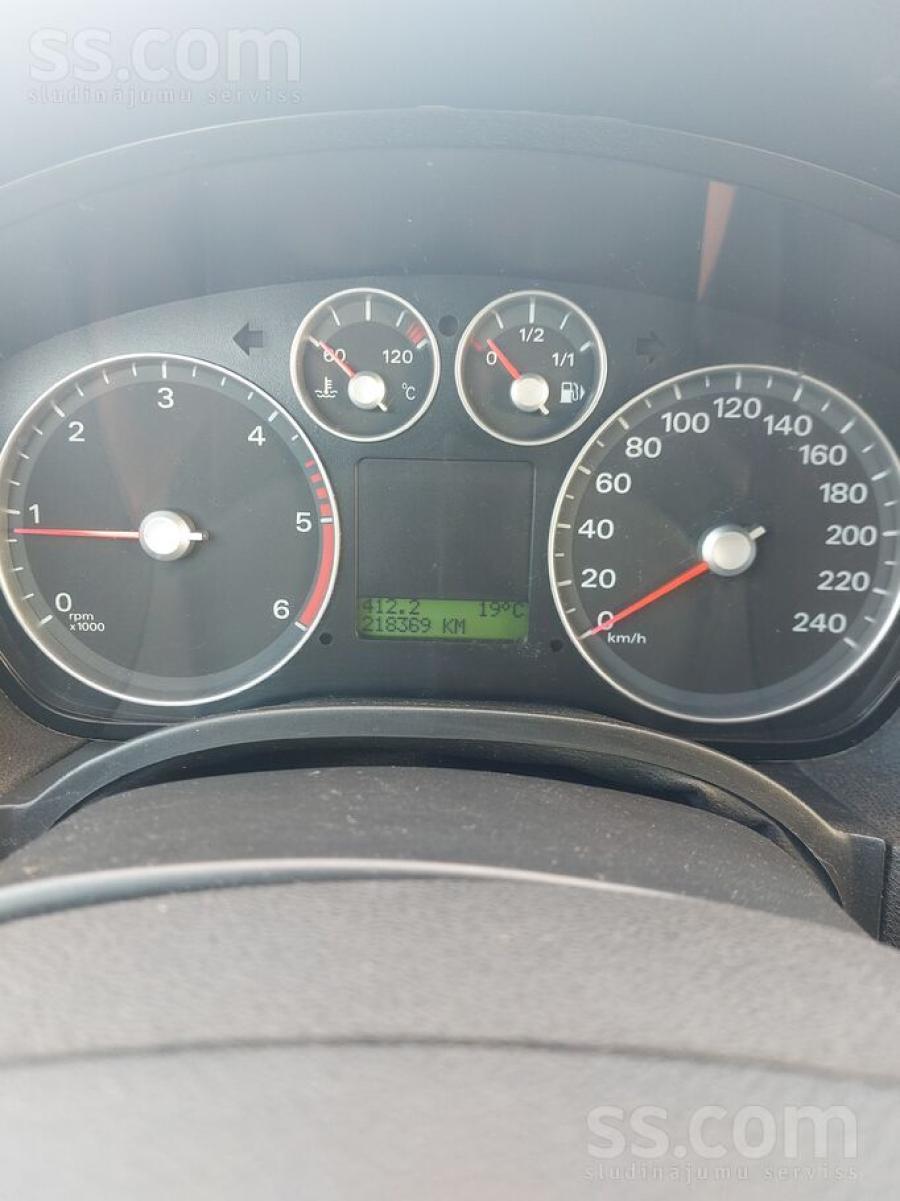 Zils Ford Focus 2005 Bauska, ar dzinēja tilpumu 1.80 L un nobraukumu 218 tūkst. km par 1300 €, foto 14 vietnē AUTOMOTO.COM.LV