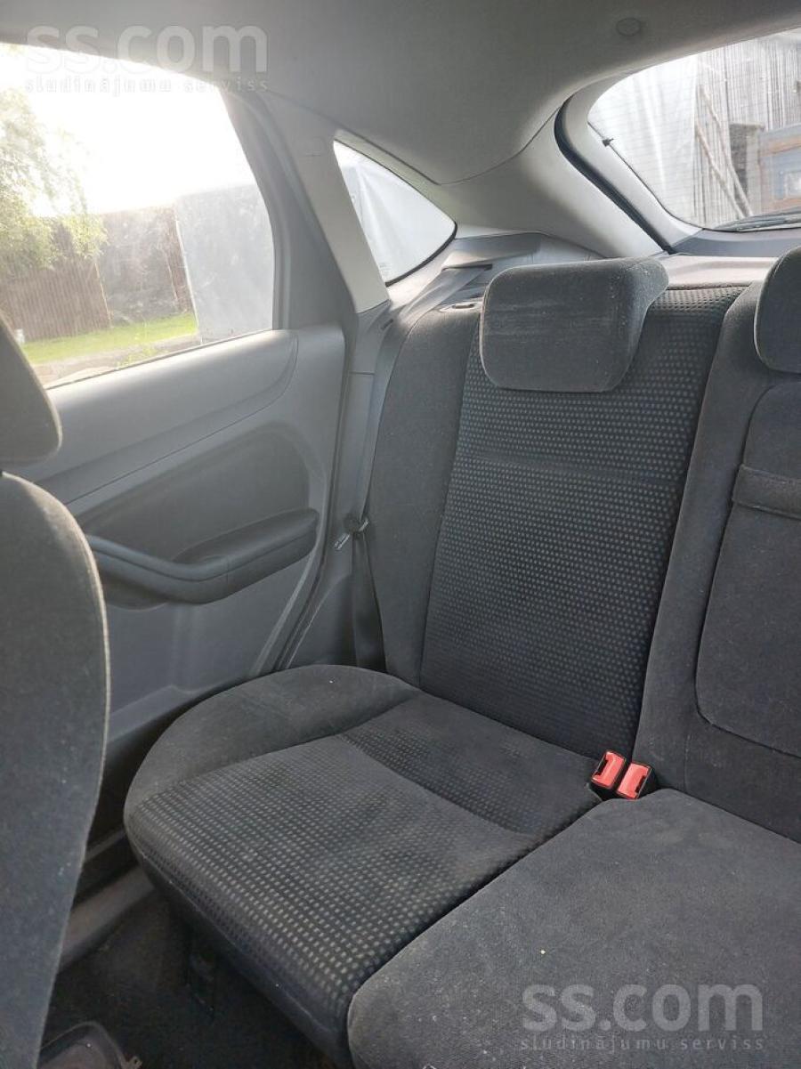Zils Ford Focus 2005 Bauska, ar dzinēja tilpumu 1.80 L un nobraukumu 218 tūkst. km par 1300 €, foto 25 vietnē AUTOMOTO.COM.LV