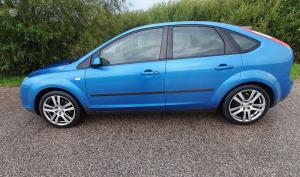 Zils Ford Focus 2005 Vilkaviškis, ar dzinēja tilpumu 1.60 L un nobraukumu 204 tūkst. km par 1000 €, foto  vietnē AUTOMOTO.COM.LV