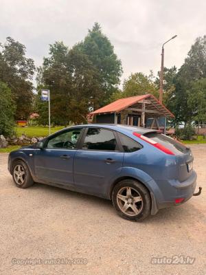 Zils Ford Focus 2005 Tallina, ar dzinēja tilpumu 1.60 L un nobraukumu 266 tūkst. km par 1800 €, foto  vietnē AUTOMOTO.COM.LV
