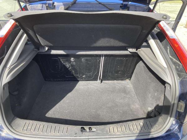 Zils Ford Focus 2005 Viļņa, ar dzinēja tilpumu 1.56 L un nobraukumu 237 tūkst. km par 950 €, foto 11 vietnē AUTOMOTO.COM.LV