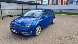 Zils Ford Focus 2006 Tallina, ar dzinēja tilpumu 2.50 L un nobraukumu 250 tūkst. km par 5500 €, foto  vietnē AUTOMOTO.COM.LV