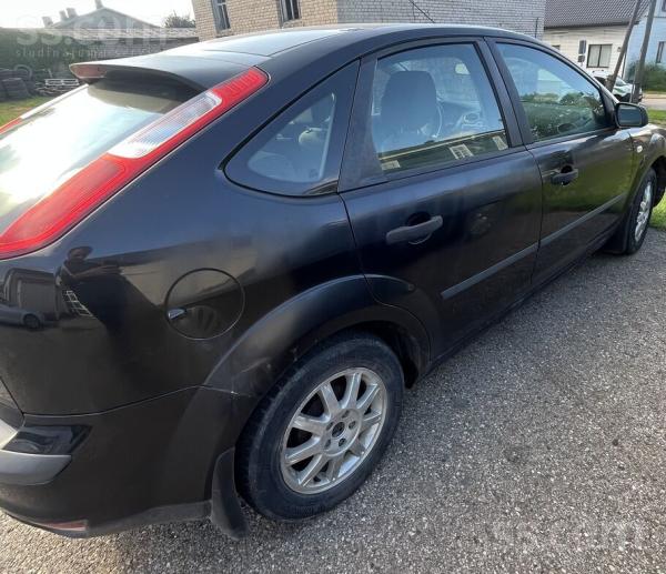 Blue Ford Focus 2006 in Rezekne, with an engine capacity of 1.60 L and mileage of 262 thousand km for 650 €, photo 4 on AUTOMOTO.COM.LV