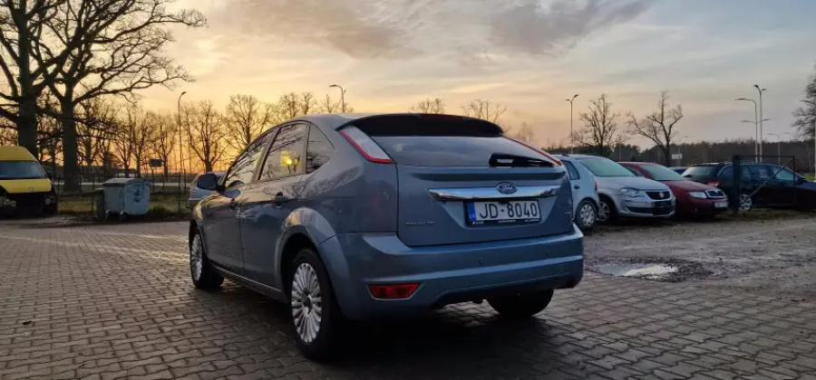 Blue Ford Focus 2008 in Valmiera, with an engine capacity of 1.80 L and mileage of 159 thousand km for 1550 €, photo 5 on AUTOMOTO.COM.LV
