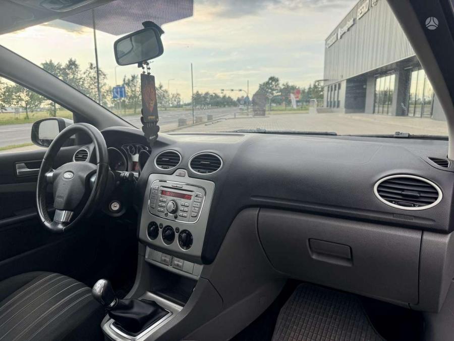 Zils Ford Focus 2008 Panevēža, ar dzinēja tilpumu 1.60 L un nobraukumu 317 tūkst. km par 950 €, foto 13 vietnē AUTOMOTO.COM.LV