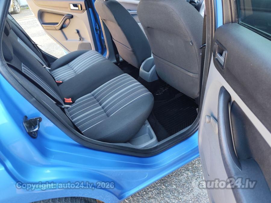 Blue Ford Focus 2008 in Tartu, with an engine capacity of 1.60 L and mileage of 170 thousand km for 2600 €, photo 16 on AUTOMOTO.COM.LV