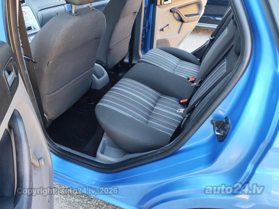 Blue Ford Focus 2008 in Tartu, with an engine capacity of 1.60 L and mileage of 170 thousand km for 2600 €, photo 17 on AUTOMOTO.COM.LV