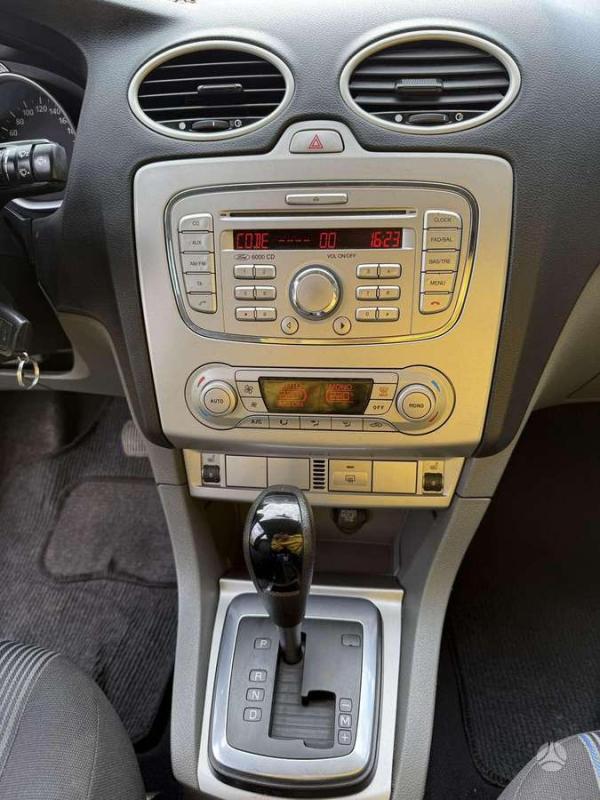 Blue Ford Focus 2008 in Vilnius, with an engine capacity of 2.00 L and mileage of 143 thousand km for 4599 €, photo 8 on AUTOMOTO.COM.LV