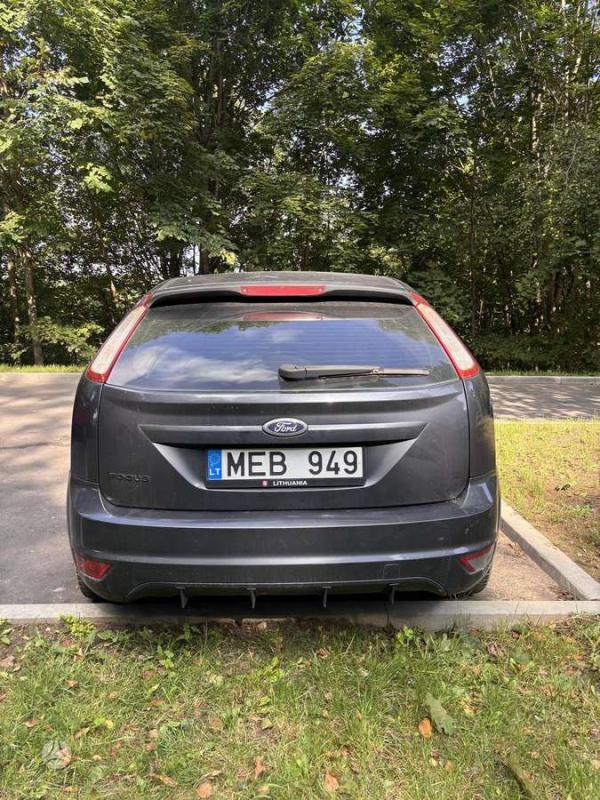 Blue Ford Focus 2008 in Vilnius, with an engine capacity of 1.60 L and mileage of 331 thousand km for 1200 €, photo 3 on AUTOMOTO.COM.LV