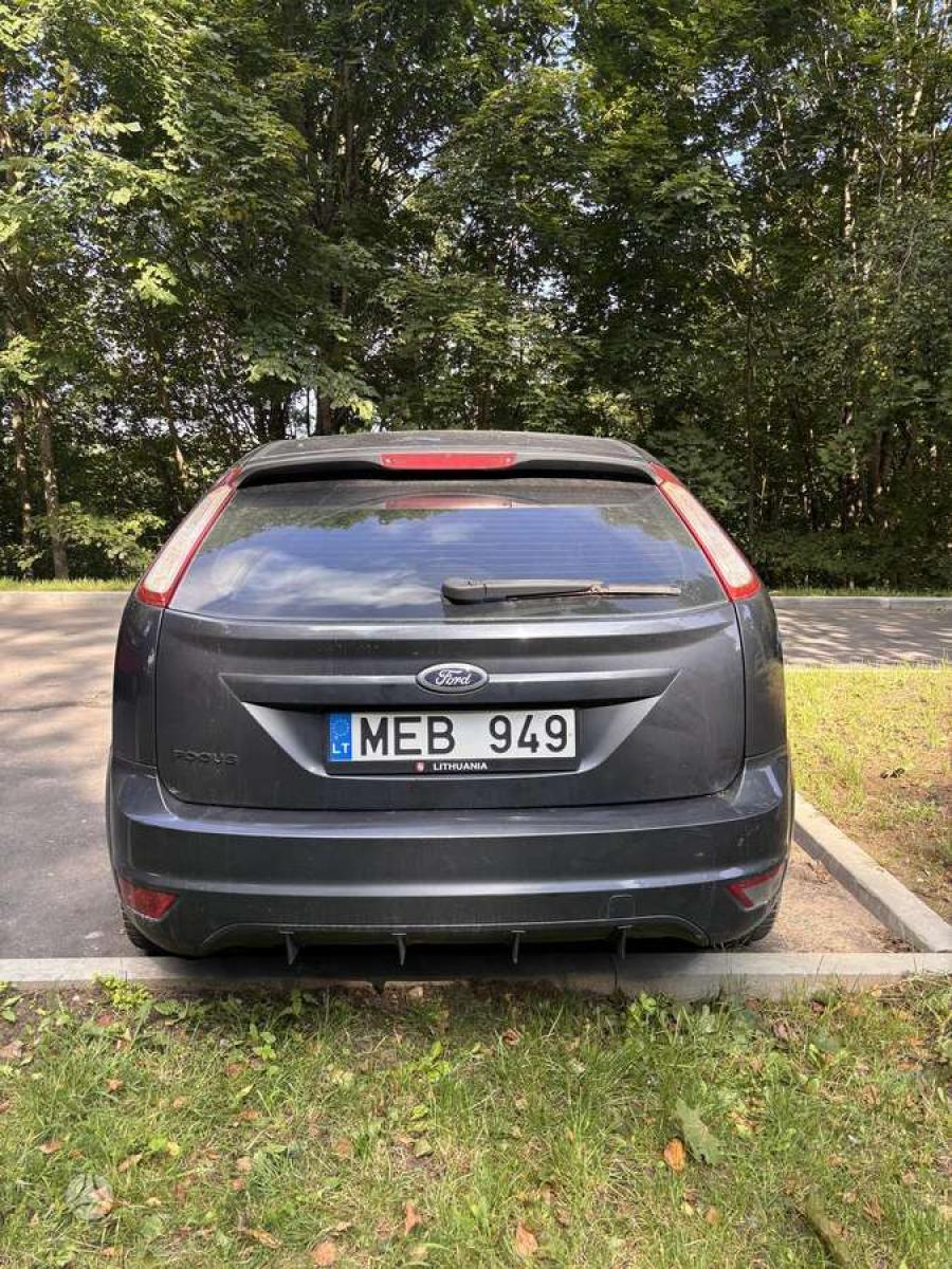 Blue Ford Focus 2008 in Vilnius, with an engine capacity of 1.60 L and mileage of 331 thousand km for 1200 €, photo 3 on AUTOMOTO.COM.LV