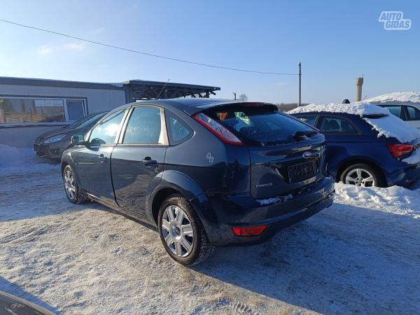 Blue Ford Focus 2010 in Kretinga, with an engine capacity of 1.60 L and mileage of 214 thousand km for 2950 €, photo 6 on AUTOMOTO.COM.LV
