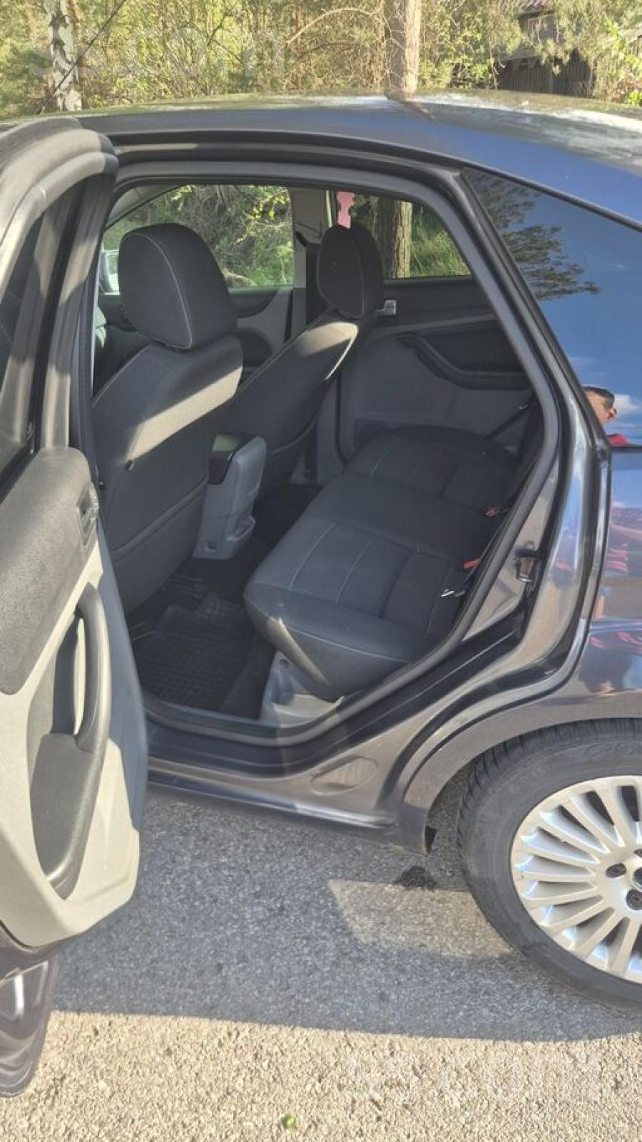 Zils Ford Focus 2010 Rīga, ar dzinēja tilpumu 1.80 L un nobraukumu 240 tūkst. km par 2050 €, foto 10 vietnē AUTOMOTO.COM.LV