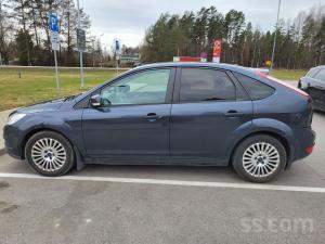 Zils Ford Focus 2010 Rīga, ar dzinēja tilpumu 1.60 L un nobraukumu 258 tūkst. km par 1200 €, foto  vietnē AUTOMOTO.COM.LV