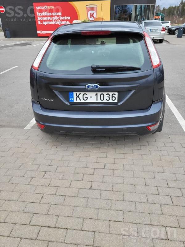 Blue Ford Focus 2010 in Riga, with an engine capacity of 1.60 L and mileage of 258 thousand km for 1200 €, photo 4 on AUTOMOTO.COM.LV