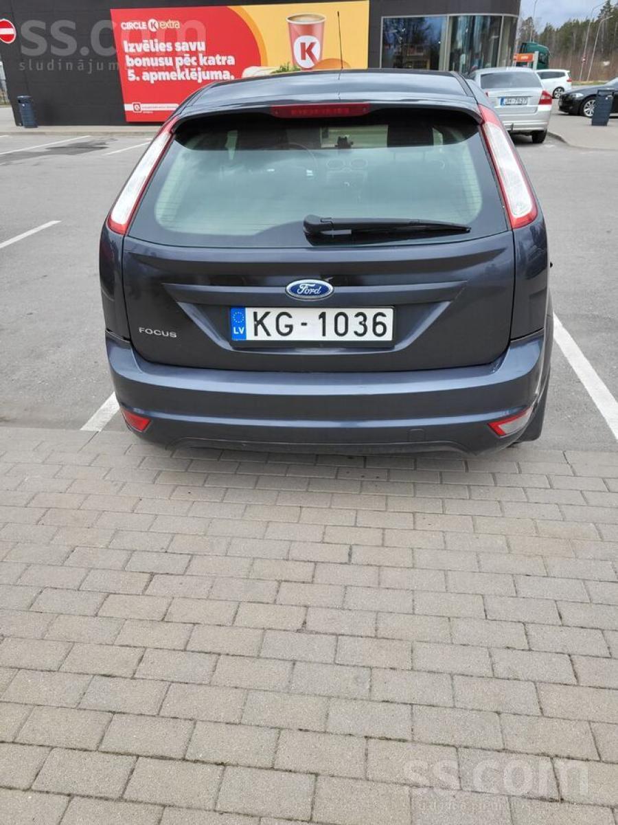 Blue Ford Focus 2010 in Riga, with an engine capacity of 1.60 L and mileage of 258 thousand km for 1200 €, photo 5 on AUTOMOTO.COM.LV