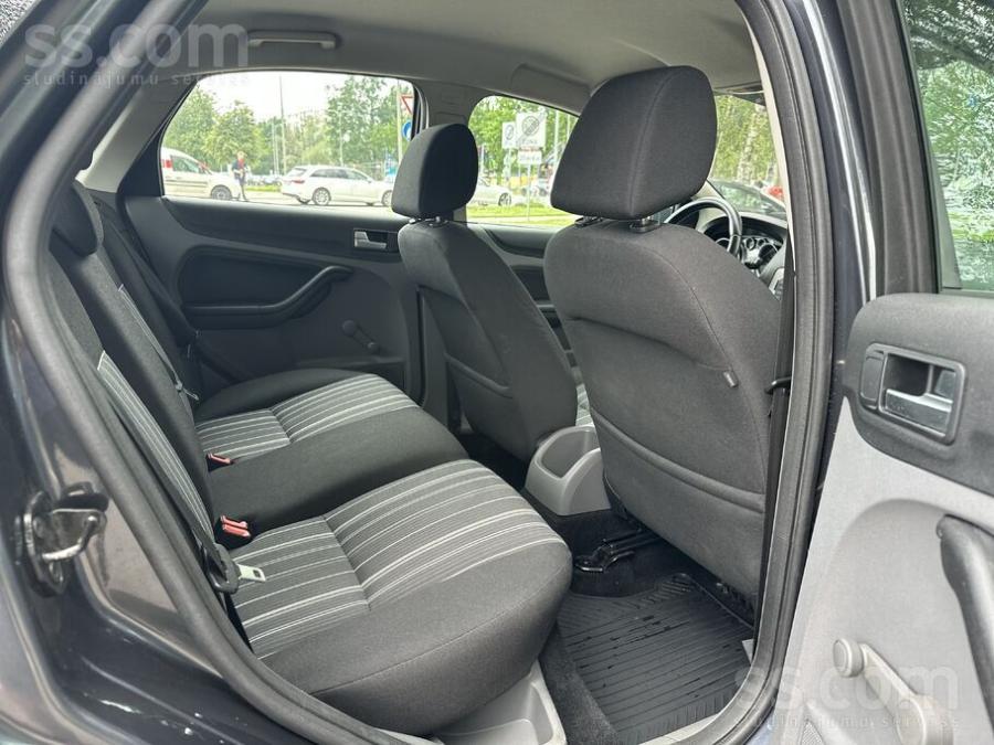 Zils Ford Focus 2010 Rīga, ar dzinēja tilpumu 1.60 L un nobraukumu 169 tūkst. km par 2499 €, foto 12 vietnē AUTOMOTO.COM.LV
