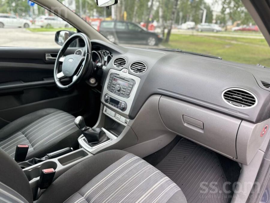Zils Ford Focus 2010 Rīga, ar dzinēja tilpumu 1.60 L un nobraukumu 169 tūkst. km par 2499 €, foto 13 vietnē AUTOMOTO.COM.LV