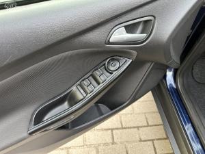 Blue Ford Focus 2012 in Prienai, with an engine capacity of 1.00 L and mileage of 180 thousand km for 3000 €, photo 13 on AUTOMOTO.COM.LV