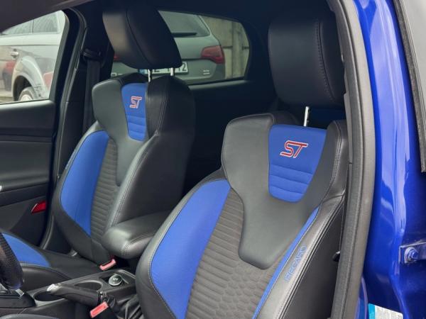 Blue Ford Focus 2012 in Riga, with an engine capacity of 2.00 L and mileage of 160 thousand km for 10980 €, photo 5 on AUTOMOTO.COM.LV