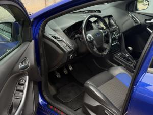 Zils Ford Focus 2012 Rīga, ar dzinēja tilpumu 2.00 L un nobraukumu 160 tūkst. km par 10980 €, foto 19 vietnē AUTOMOTO.COM.LV
