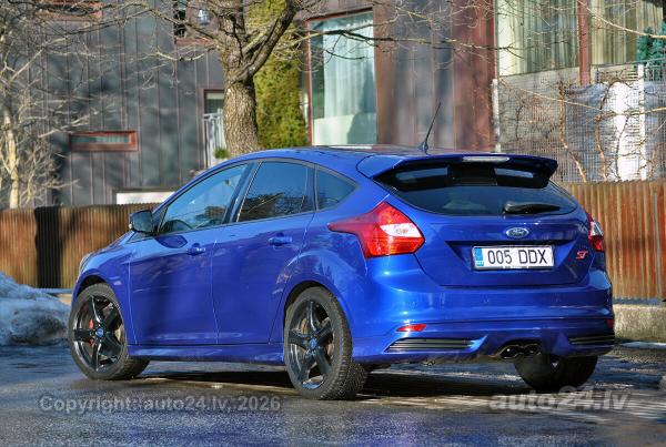 Zils Ford Focus 2013 Tallina, ar dzinēja tilpumu 2.00 L un nobraukumu 214 tūkst. km par 9800 €, foto 3 vietnē AUTOMOTO.COM.LV